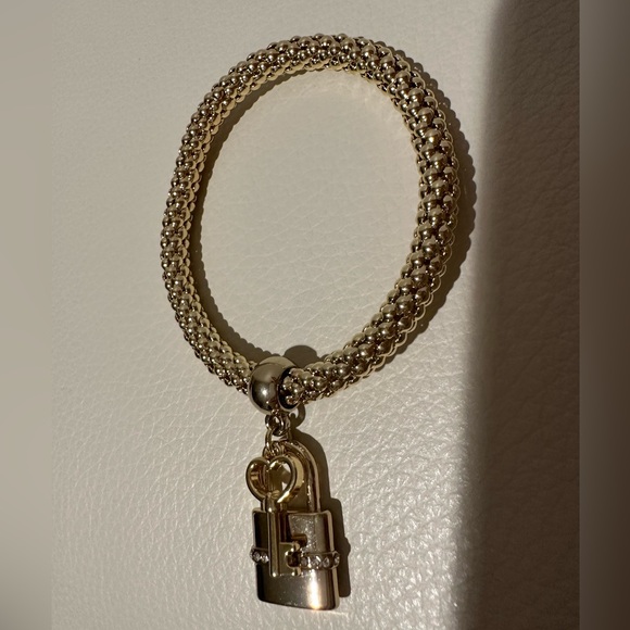 Mary Kay | Jewelry | New Mary Kay Gold Lock And Key Bracelet Stretchy ...